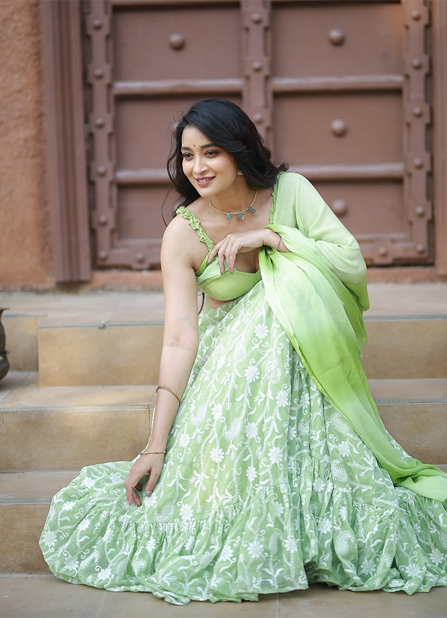 క్యూట్ అందాలతో కవ్విస్తున్న భాను శ్రీ (ఫొటోలు) | Bigg Boss Telugu Bhanu Shree photos goes viral ...